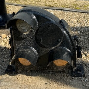 Display Signal - US&S Dwarf Position Light 1 - Illinois Railway Museum