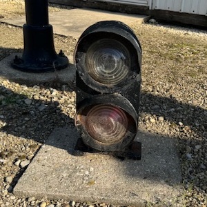 Display Signal - US&S Dwarf Color Light 2 - Illinois Railway Museum